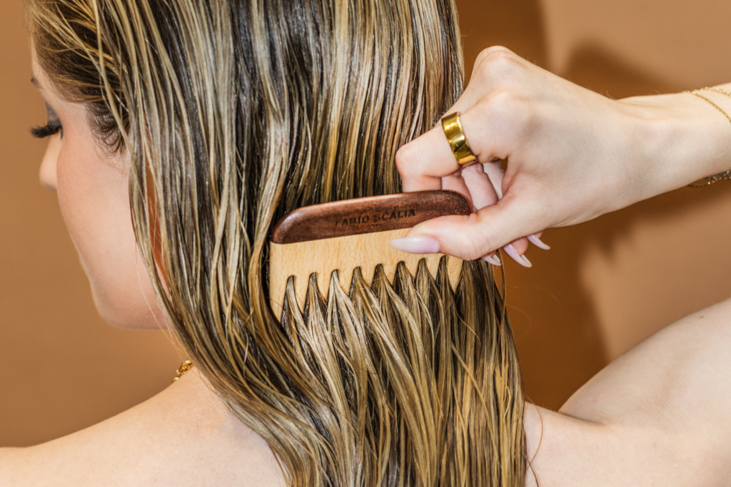 Guide to Wooden Combs: Unlock Healthier Hair & Scalp
